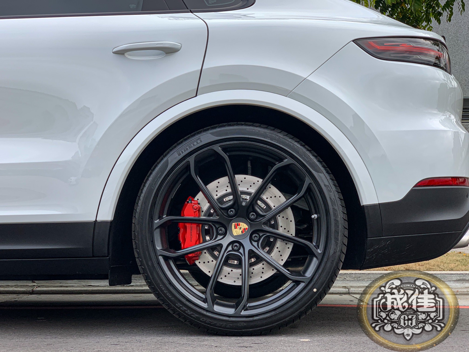 🛡Porsche Cayenne Coupe 新車落地升級 🆙🆙🆙🆙🆙 🚩GT Design樣式22吋鍛造前後配鋁圈 🚩倍耐力P zero前後 ...