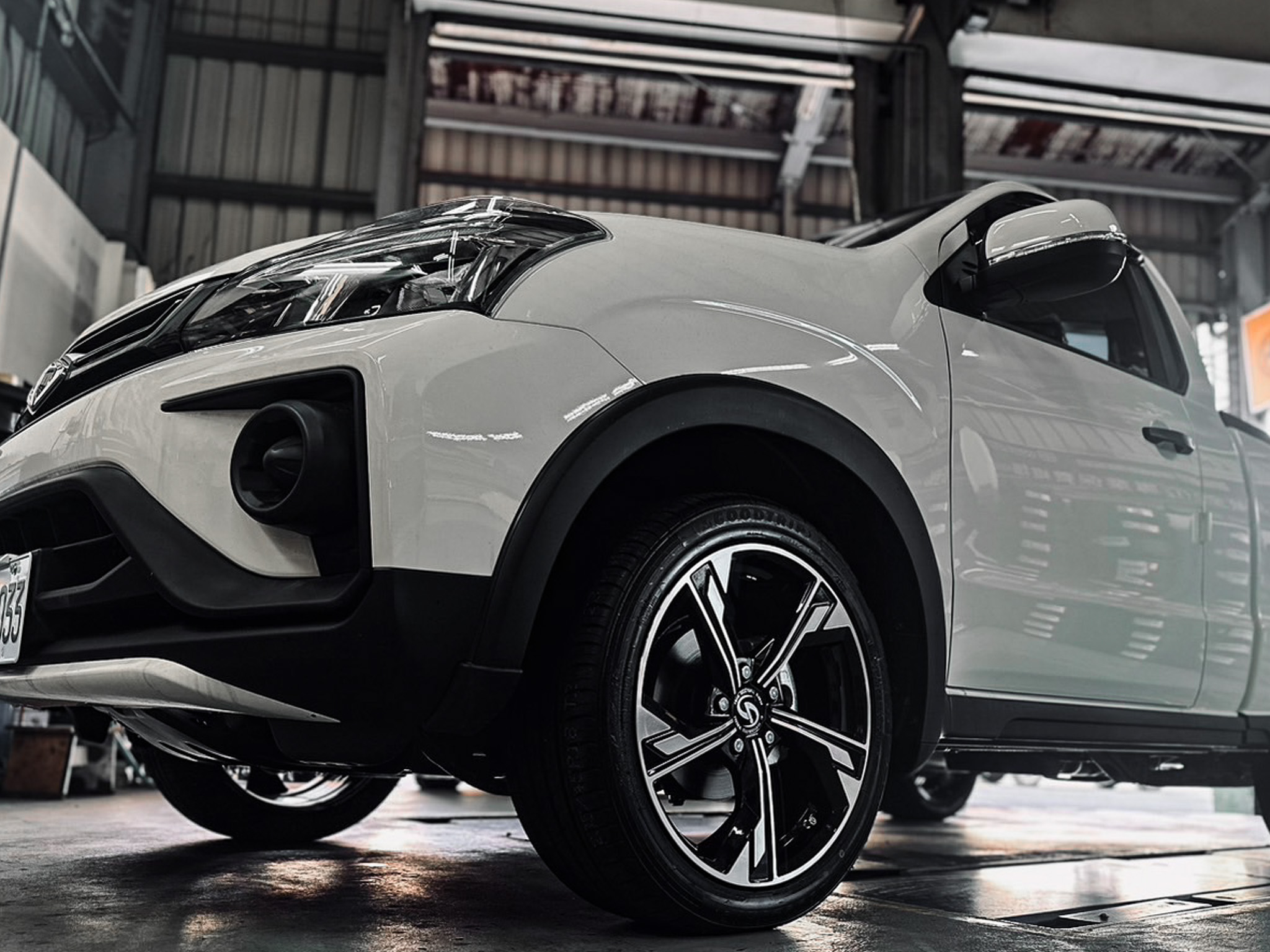 CMC(中華汽車) ZINGER PICK UP x RFF04 | SI鋁圈 - 順謚輪業有限公司